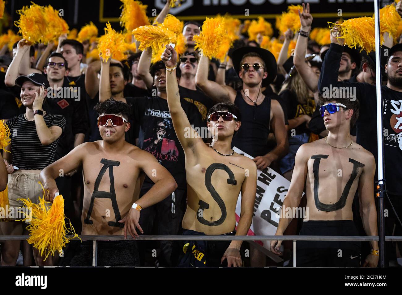 Student section college football game hi-res stock photography and ...