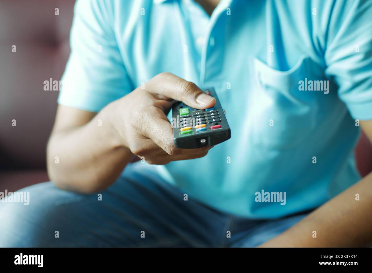 close up of man hand holding tv remote Stock Photo - Alamy