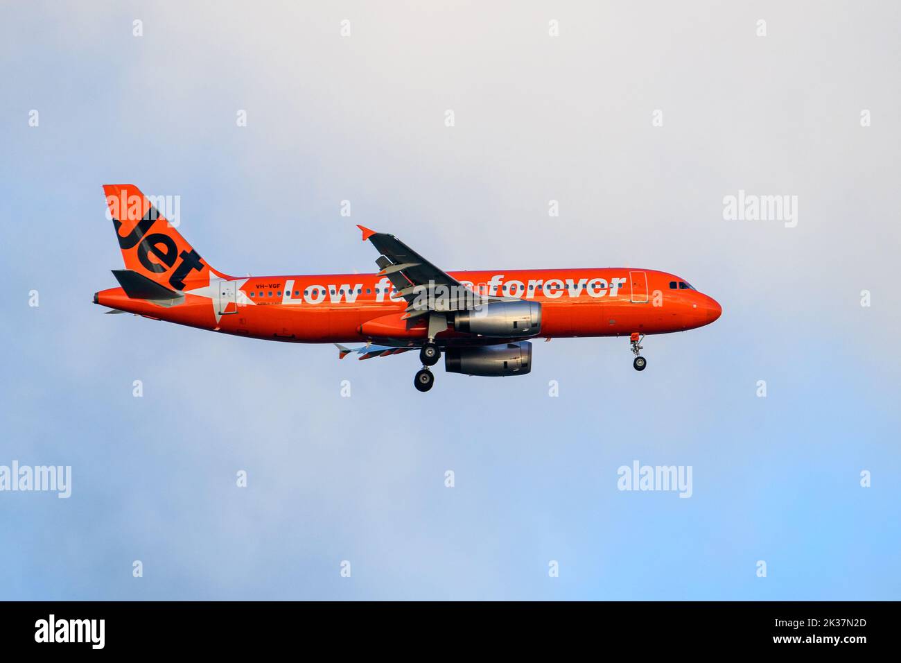 Jetstar Airlines Airbus A320 Arriving at Sydney Airport Stock Photo - Alamy
