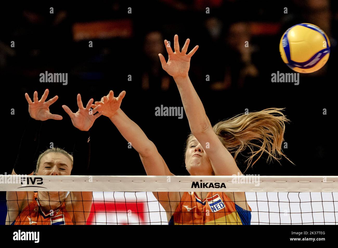ARNHEM - Britt Bongaerts and Eline Timmerman of the Dutch women's ...