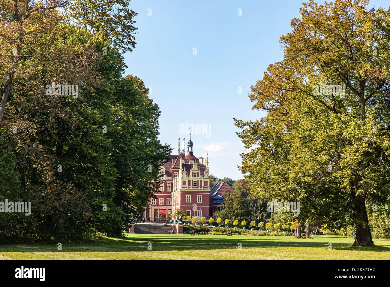 25 September 2022, Saxony, Bad Muskau: In the Fürst Pückler Park in Bad ...