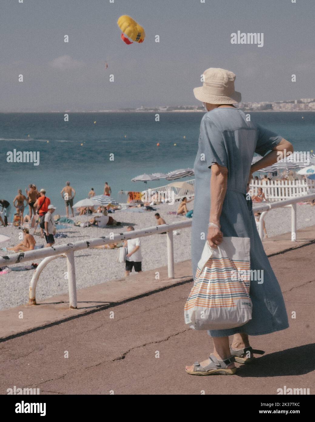 90s beach women hi-res stock photography and images - Alamy