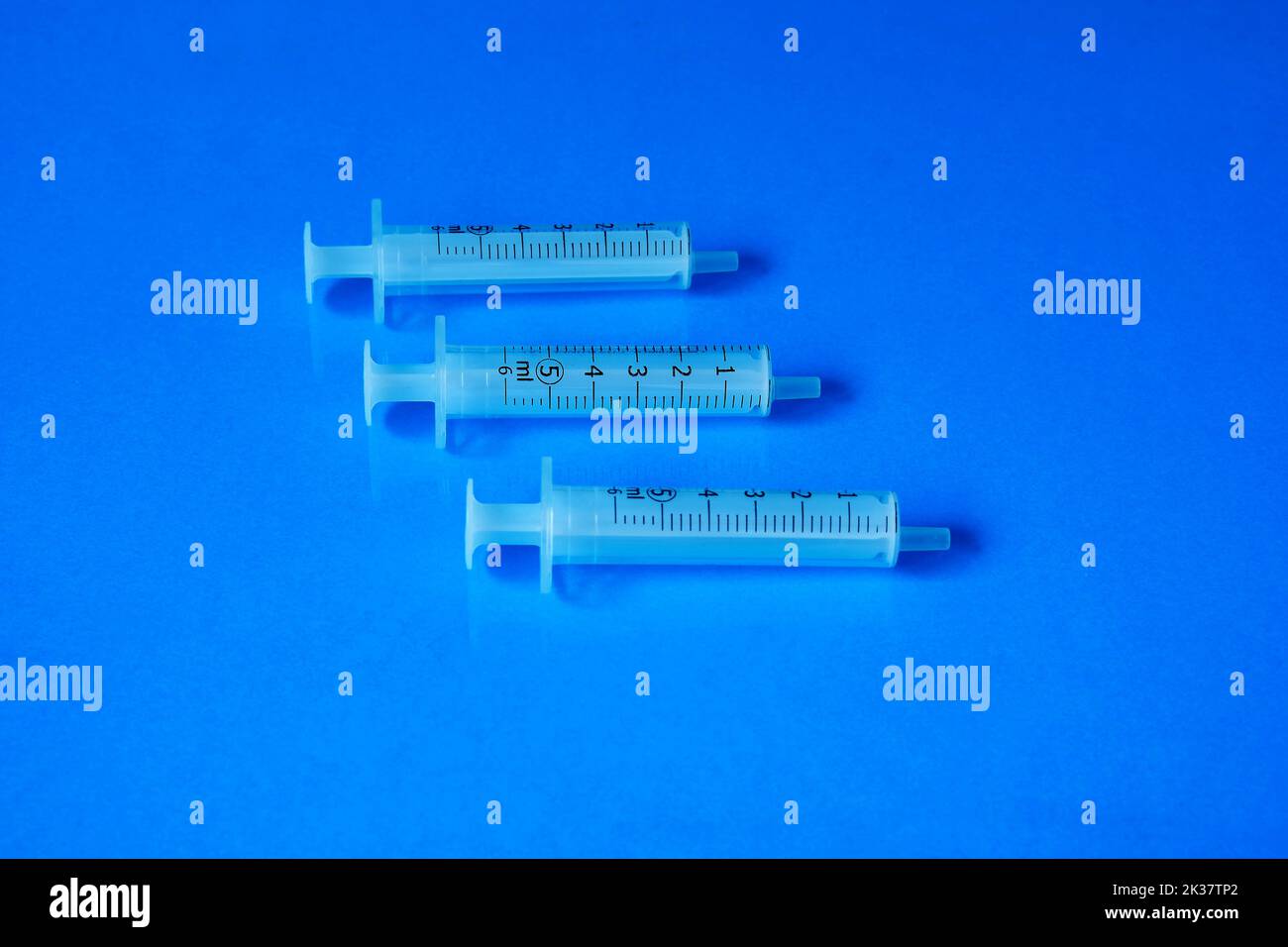 Small plastic syringe hi-res stock photography and images - Alamy