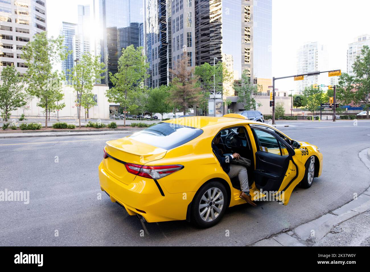 Hispanic taxi cab hi-res stock photography and images - Alamy