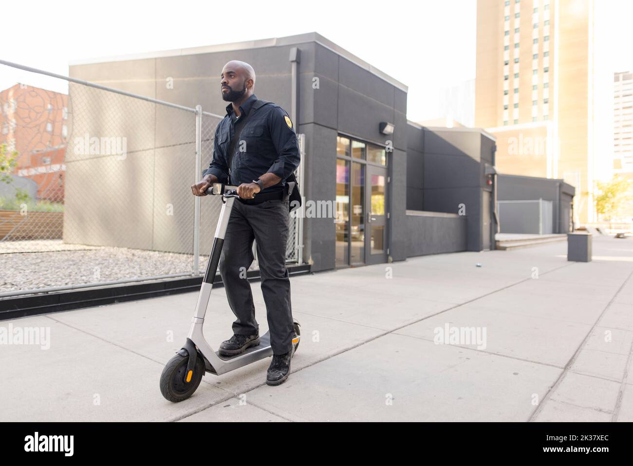 Sidewalk guard hi-res stock photography and images - Alamy