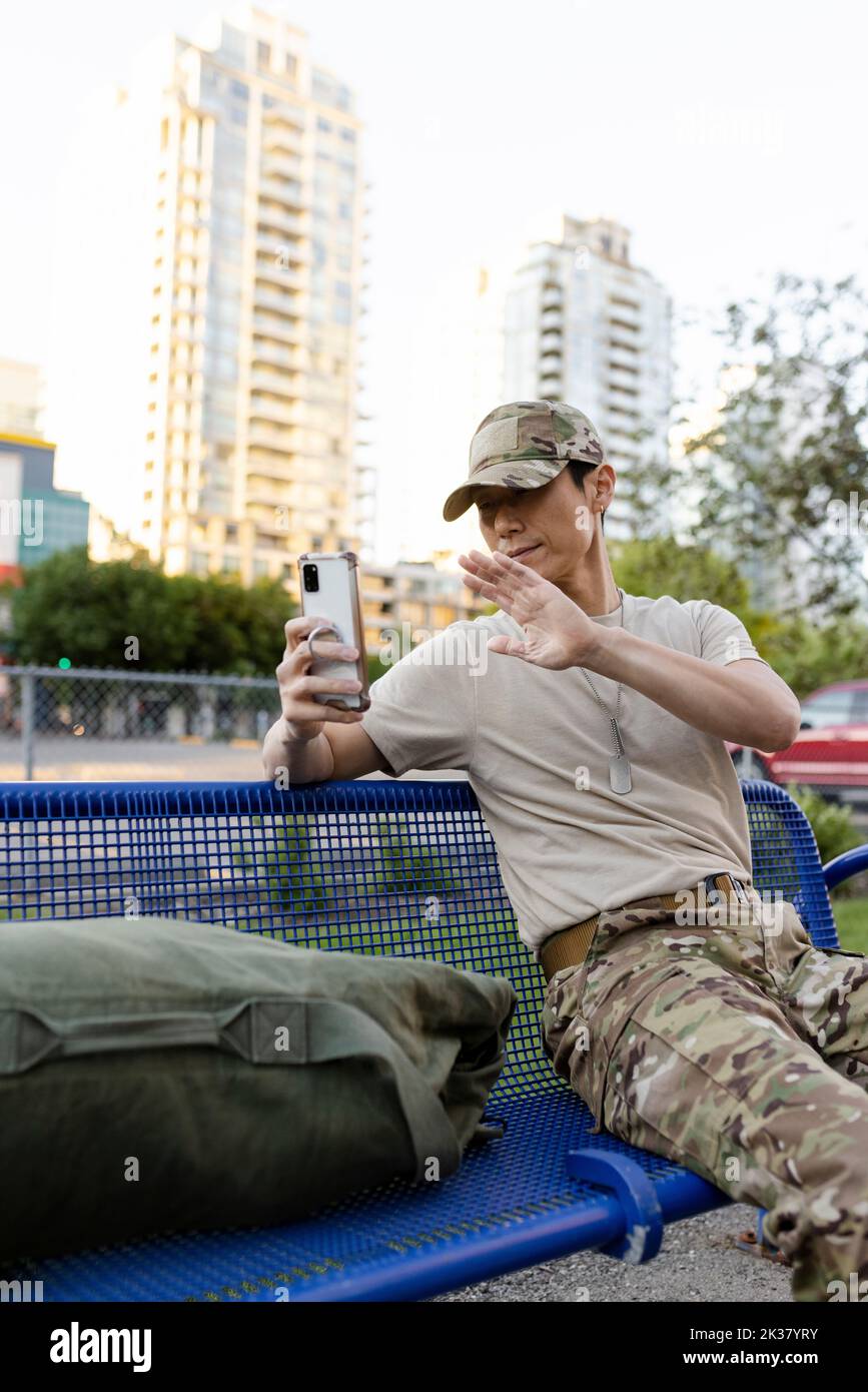 Soldier to safety hi-res stock photography and images - Alamy