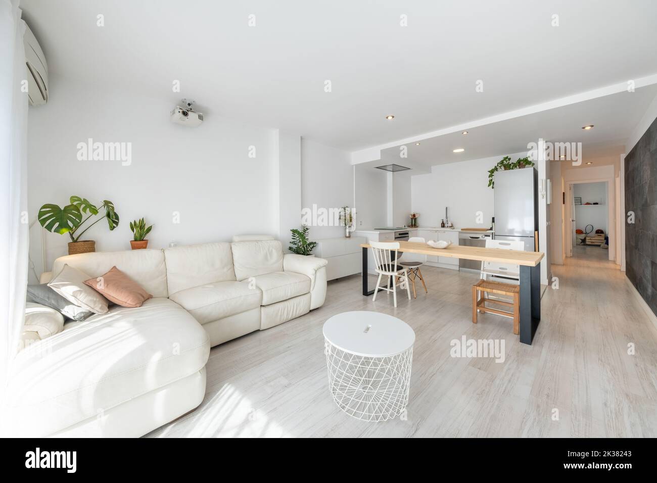 Minimal studio hi-res stock photography and images - Alamy