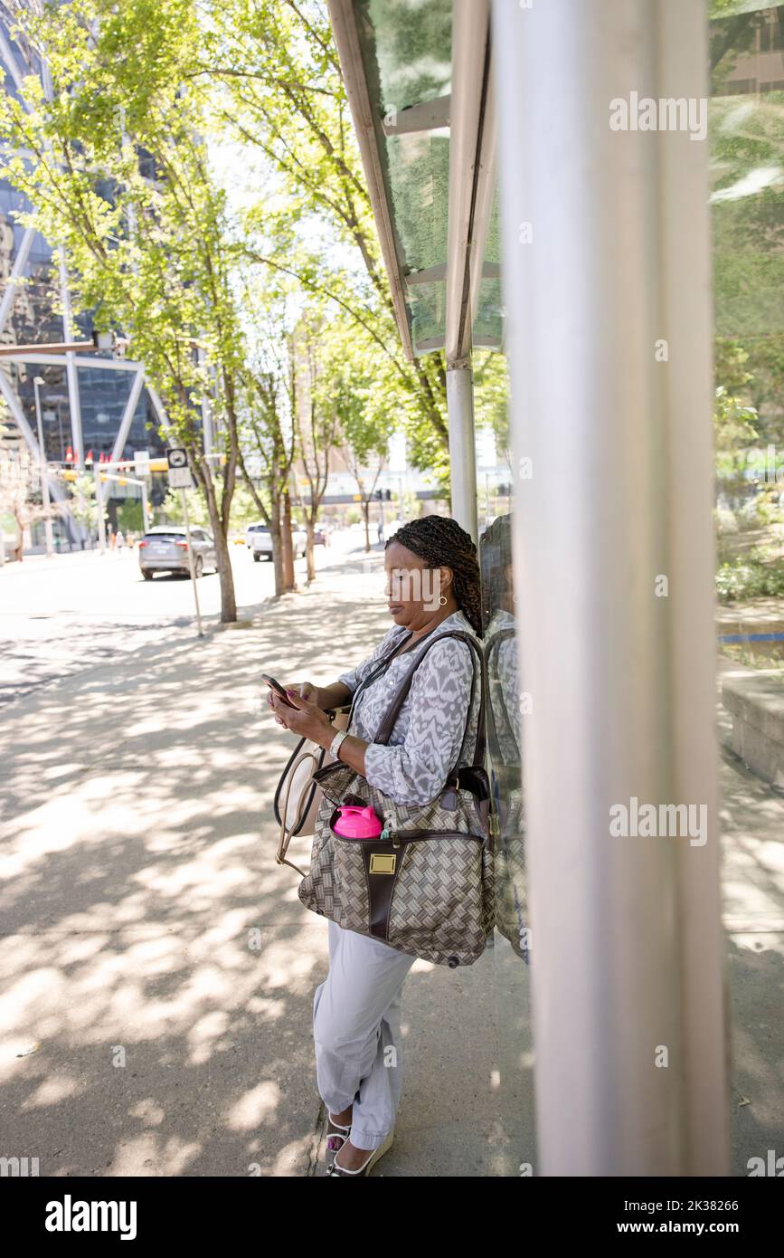 Texting bus stop hi-res stock photography and images - Alamy