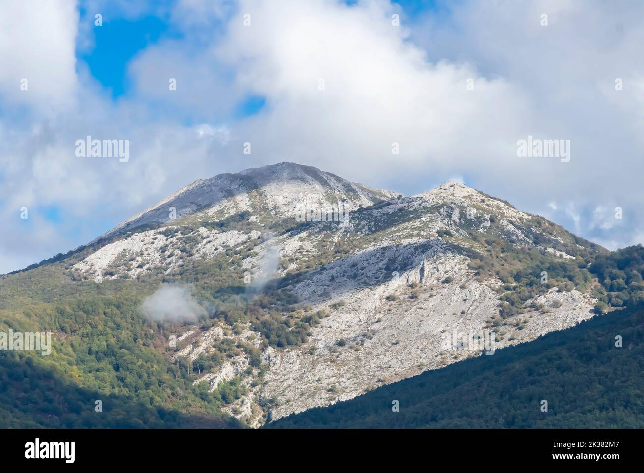 Parque natural de aizkorri aratz hi-res stock photography and images ...