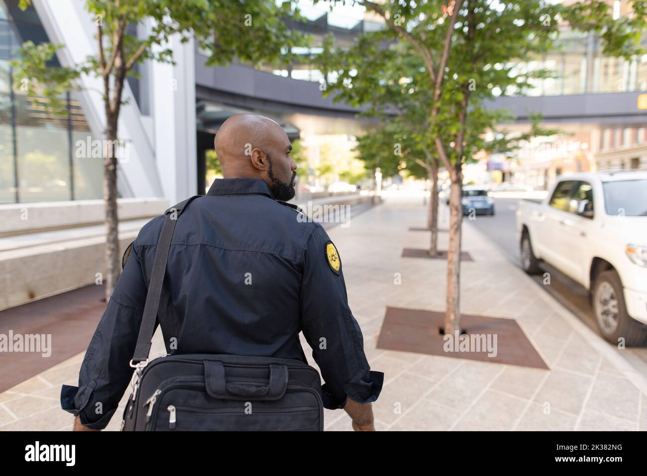 Sidewalk guard hi-res stock photography and images - Alamy