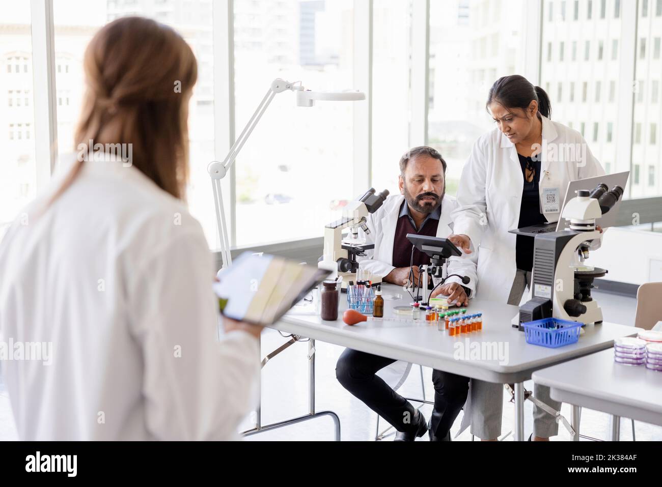 Microscopes scientist hi-res stock photography and images - Alamy