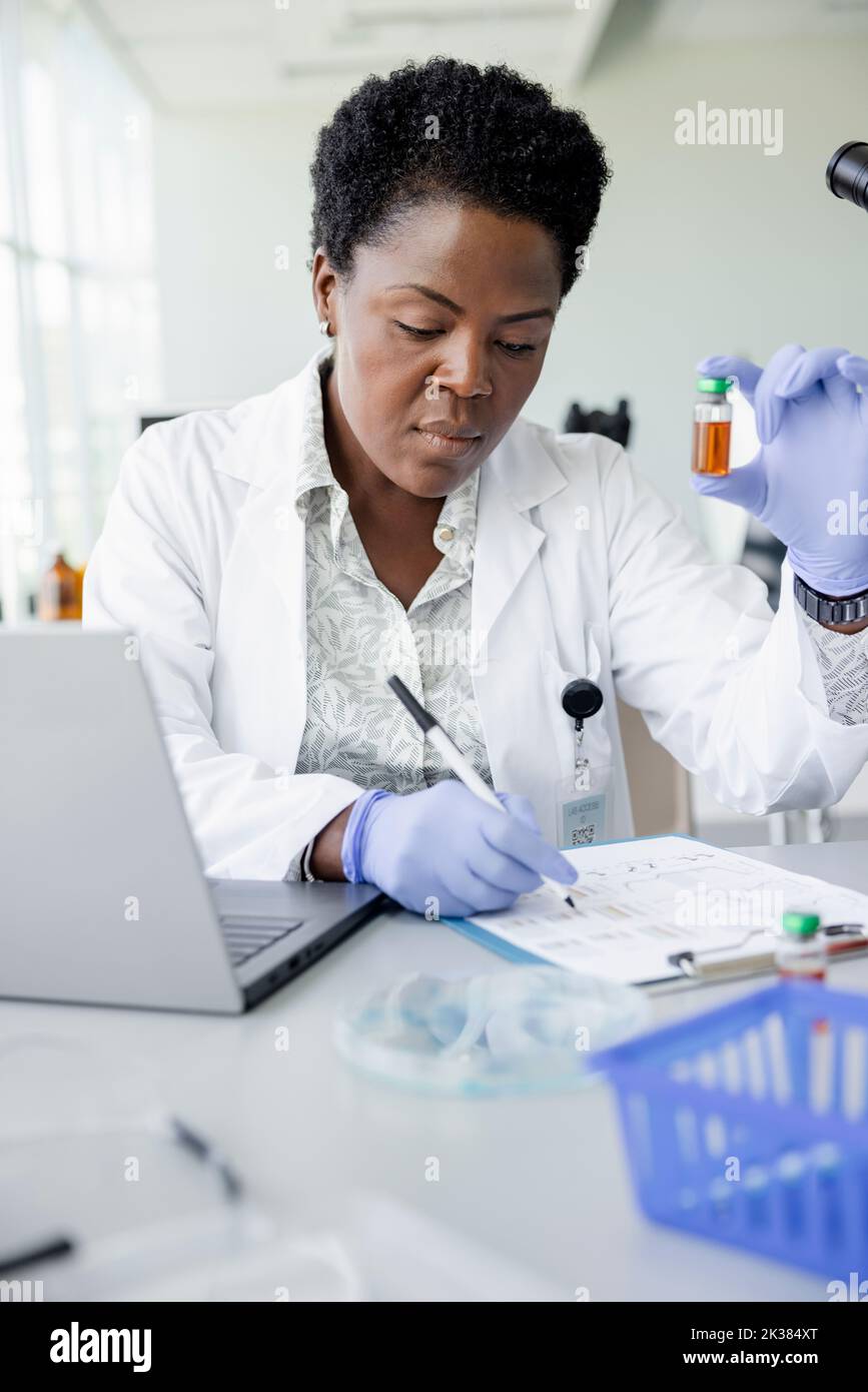 Lab experiment clipboard hi-res stock photography and images - Alamy