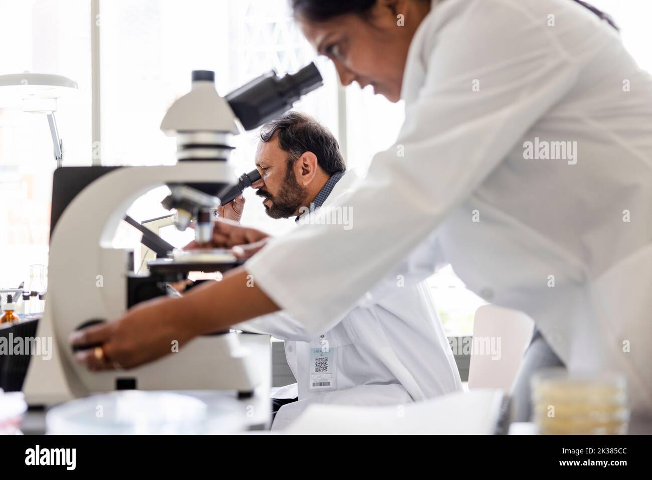 Microscopes scientist hi-res stock photography and images - Alamy