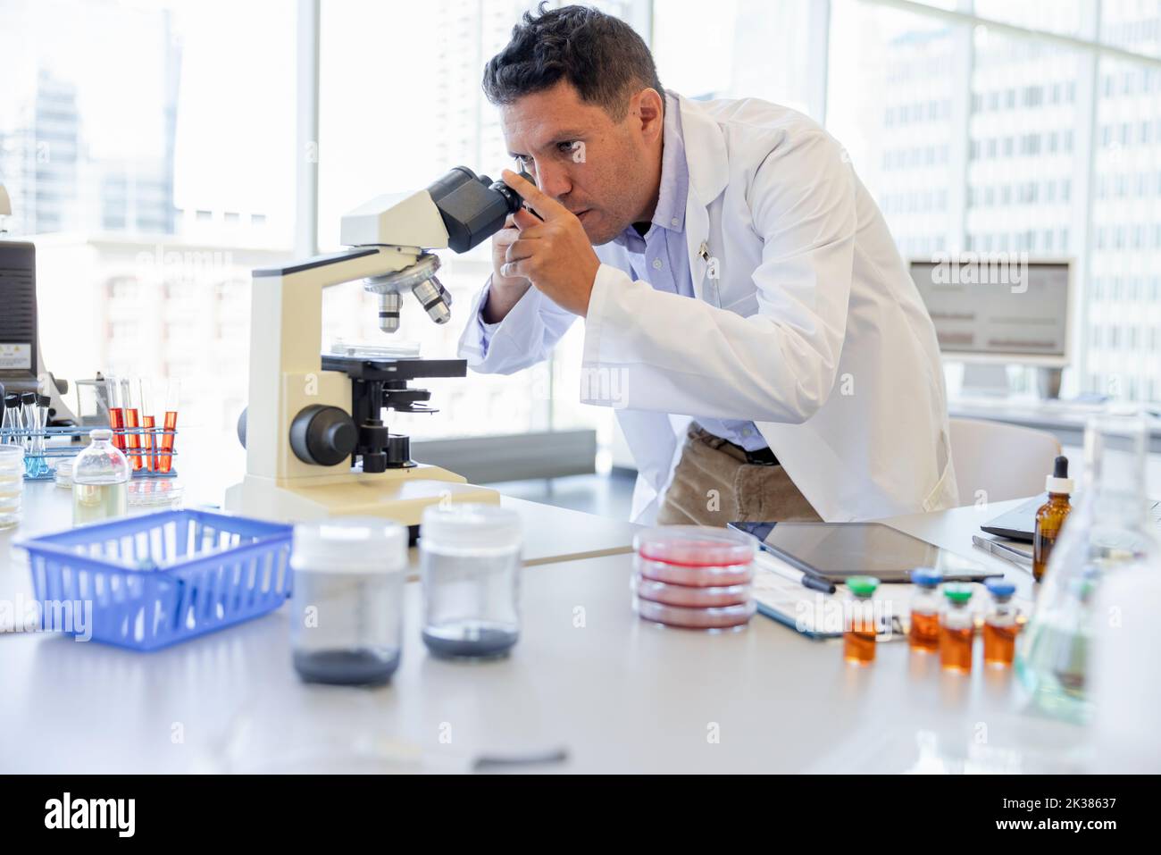 Using laboratory equipment hi-res stock photography and images - Alamy