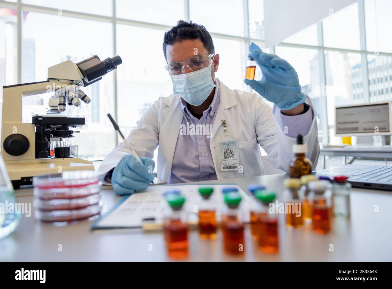 Looking at vials hi-res stock photography and images - Alamy