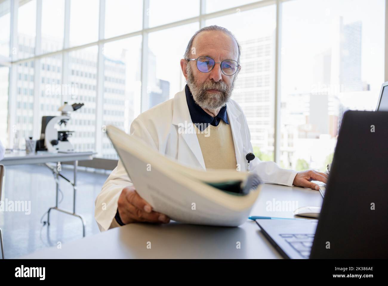 Laboratory research data hi-res stock photography and images - Alamy