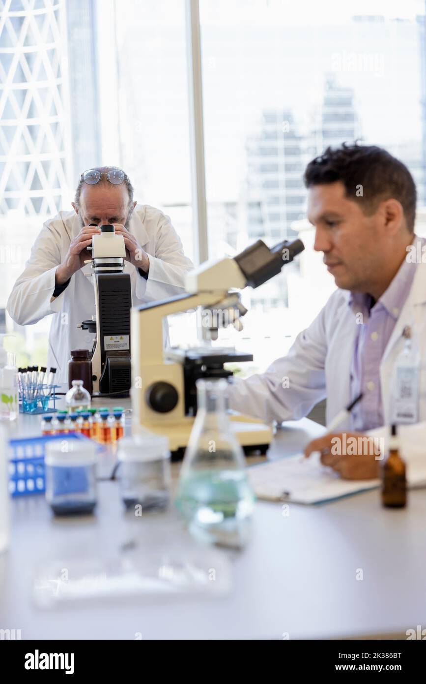 Microscopes scientist hi-res stock photography and images - Alamy