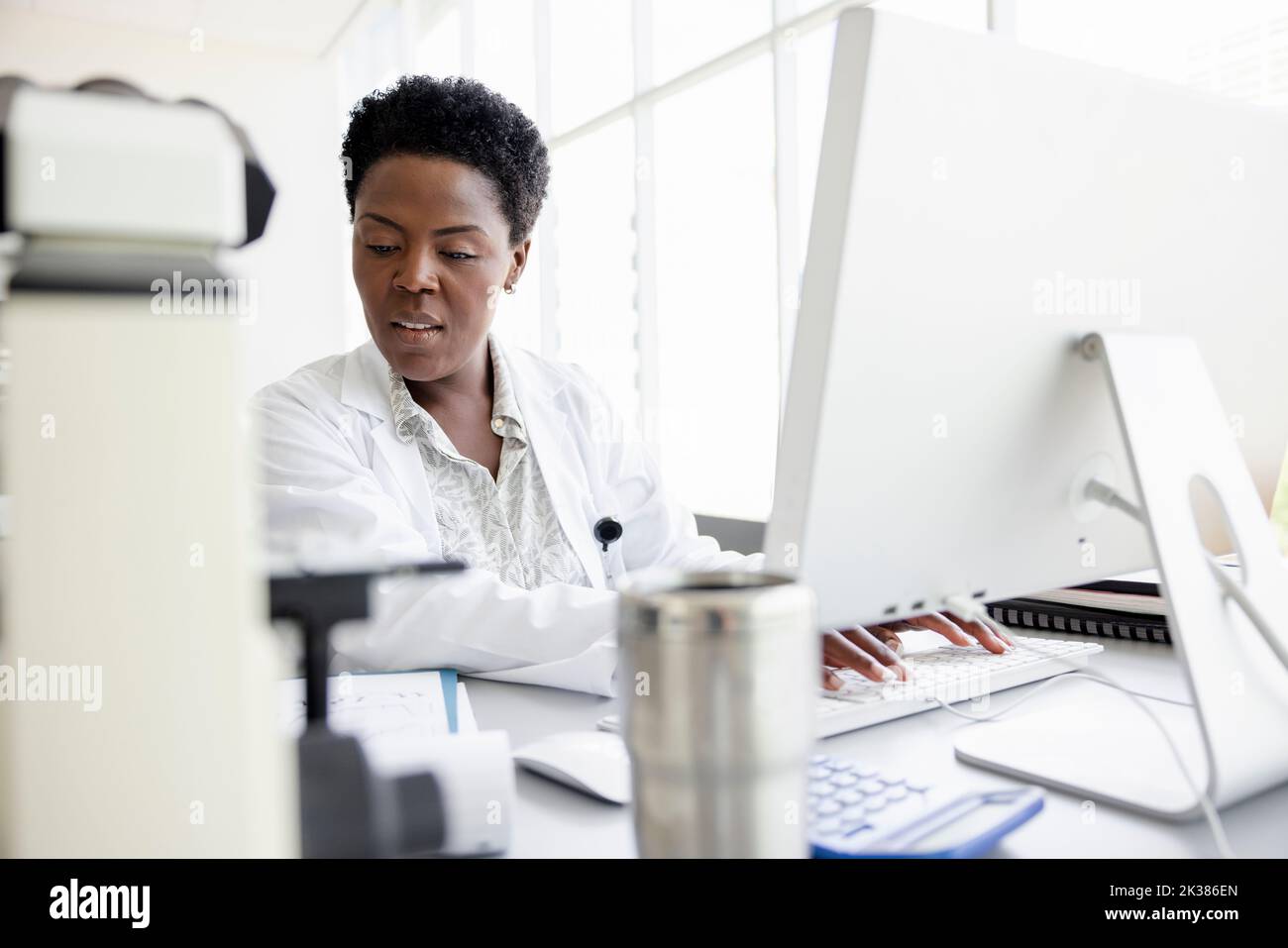 Computer science female hi-res stock photography and images - Alamy