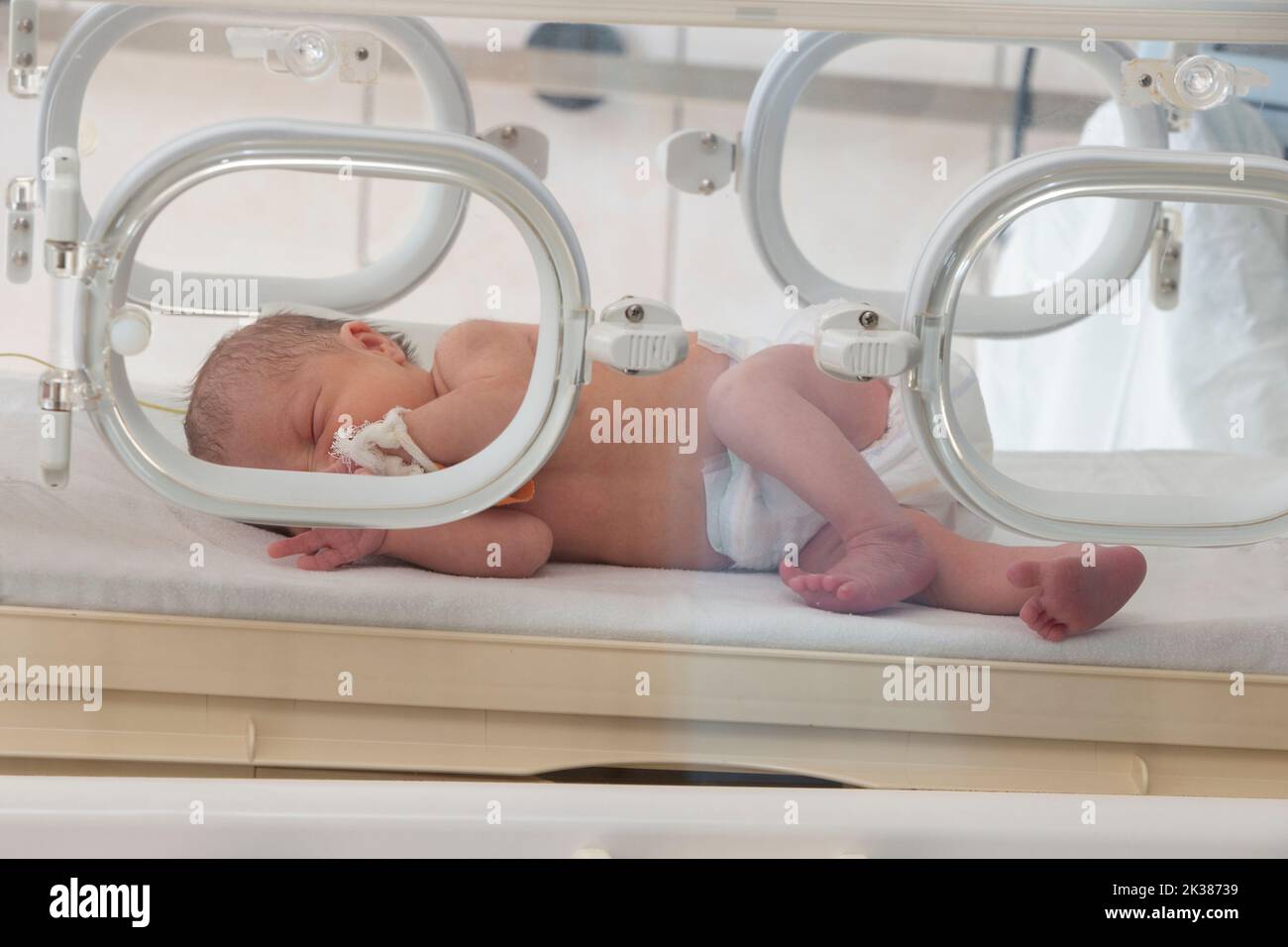 Special care baby incubator hi-res stock photography and images - Alamy