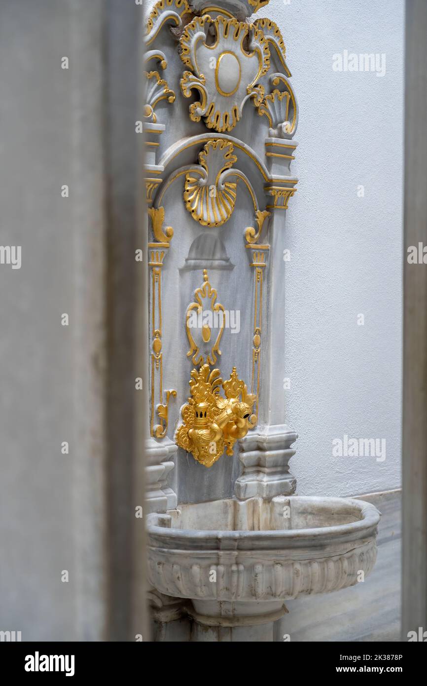 Top Kapi The internal design of an old Othman bathroom in the Top Kapi ...