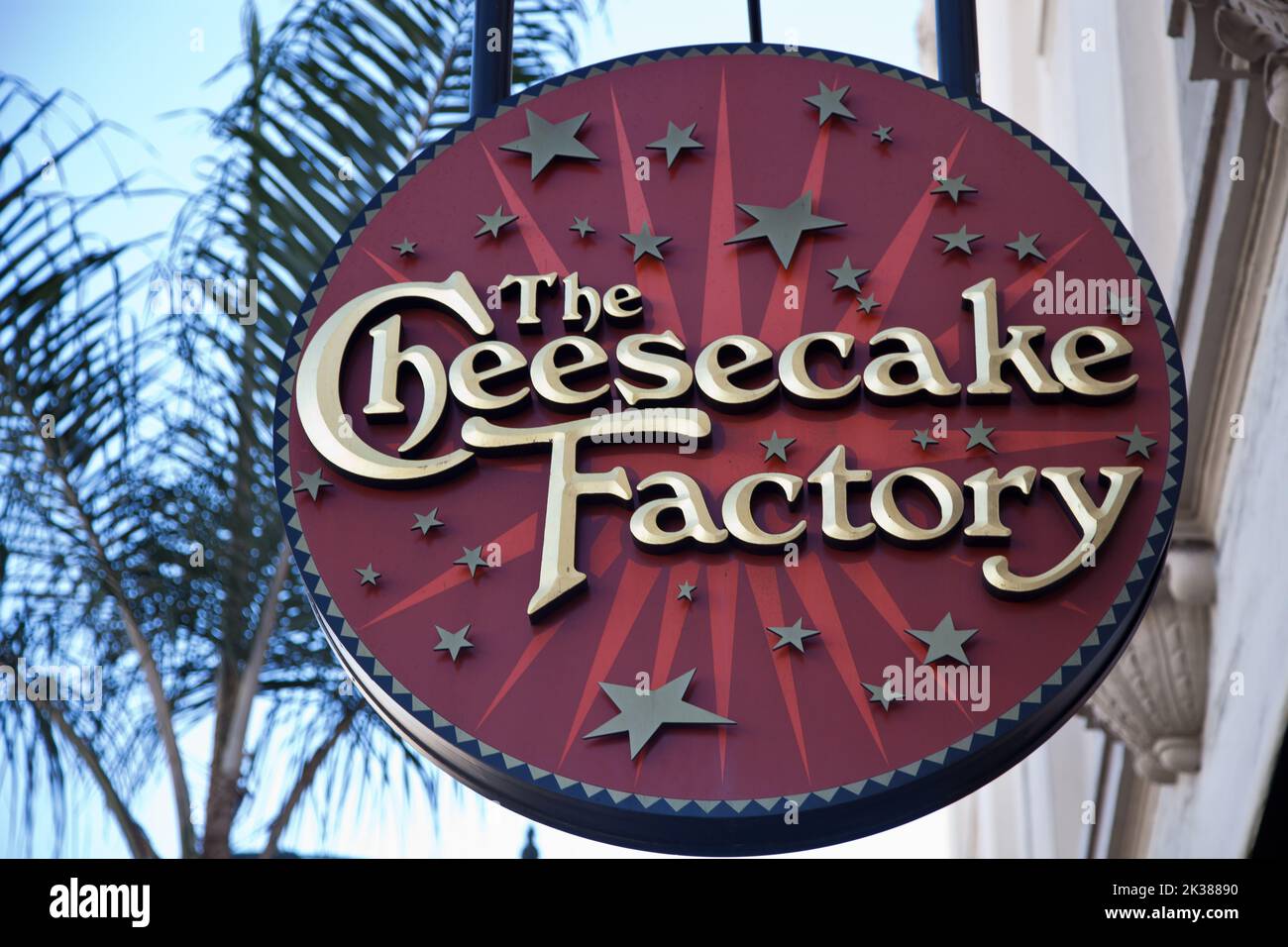 The cheesecake factory people hi-res stock photography and images - Alamy