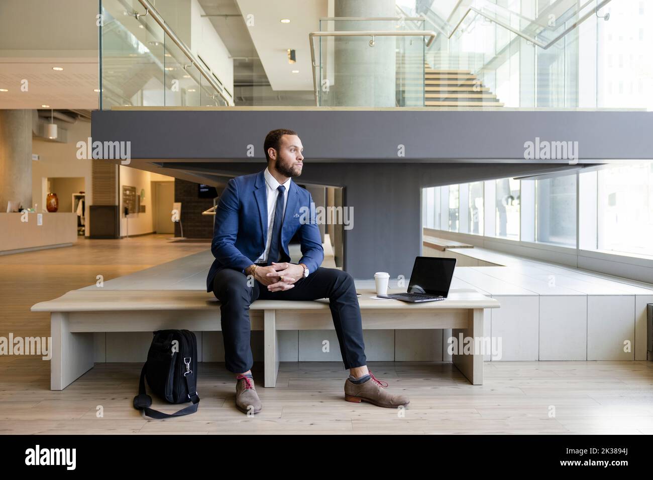Businessman modern office hi-res stock photography and images - Alamy