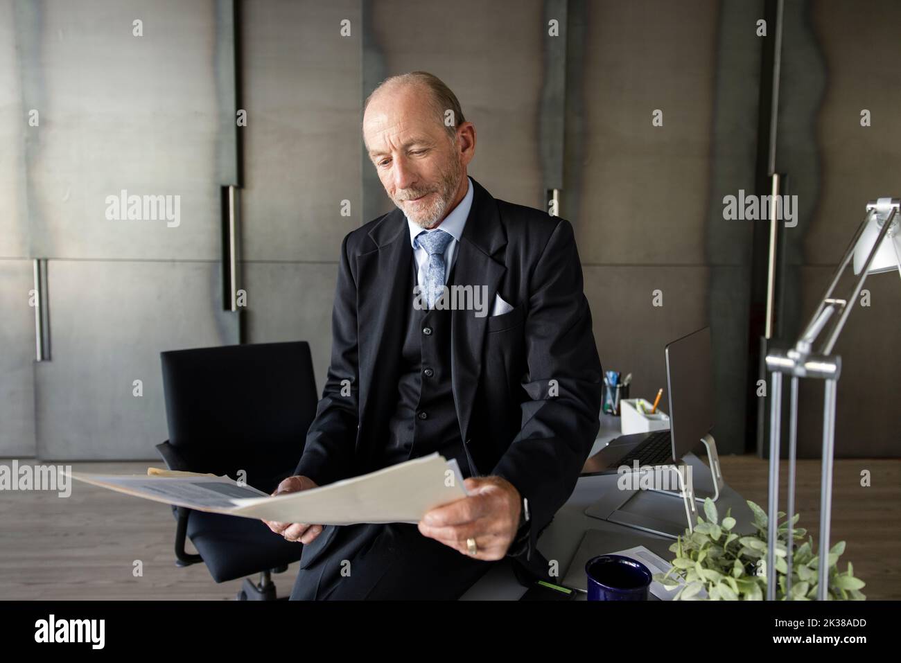 File suit hi-res stock photography and images - Alamy