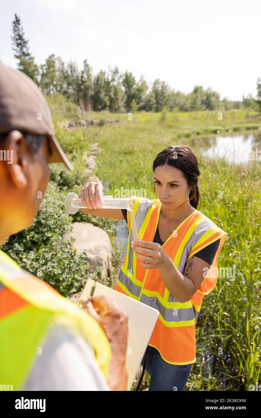 Quality inspectors hi-res stock photography and images - Alamy