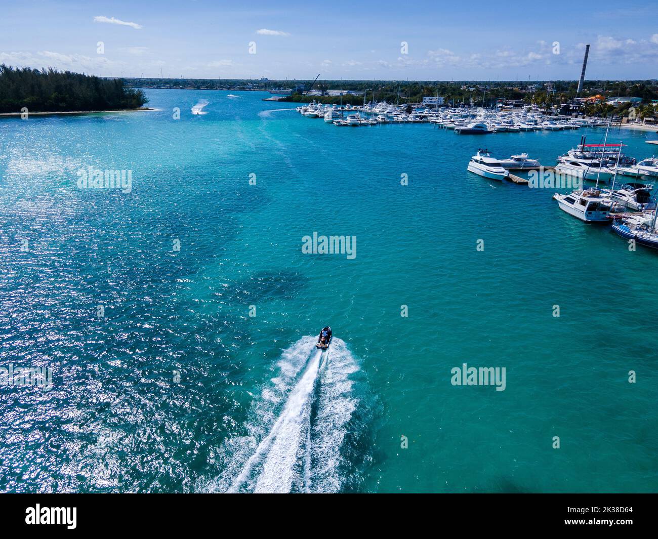 Beautiful aerial view of a wave runner in que Caribbean ocean of ...