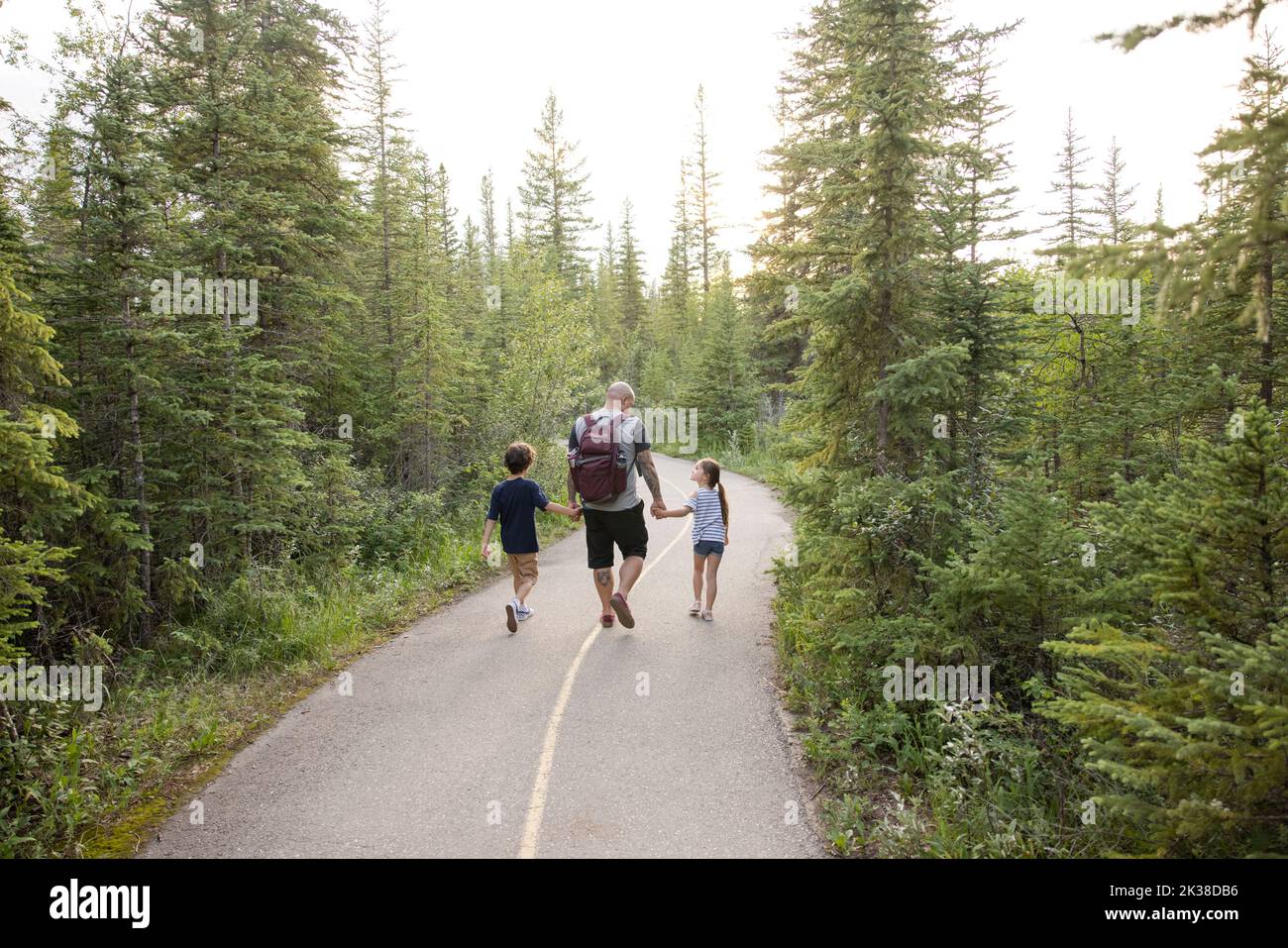 Children group on nature hi-res stock photography and images - Alamy