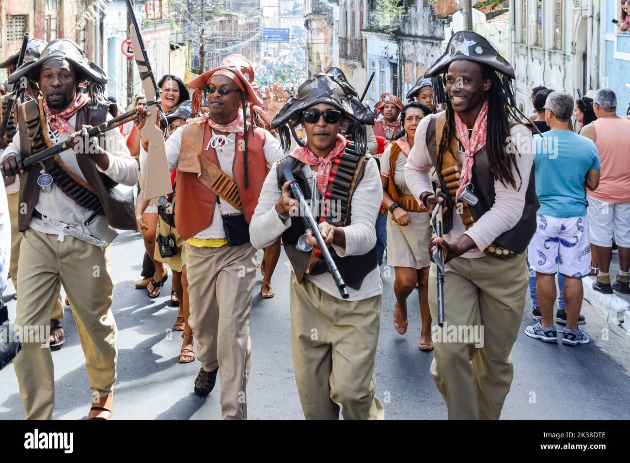 The view of people wearing pirate costumes and weapons on Bahia's ...