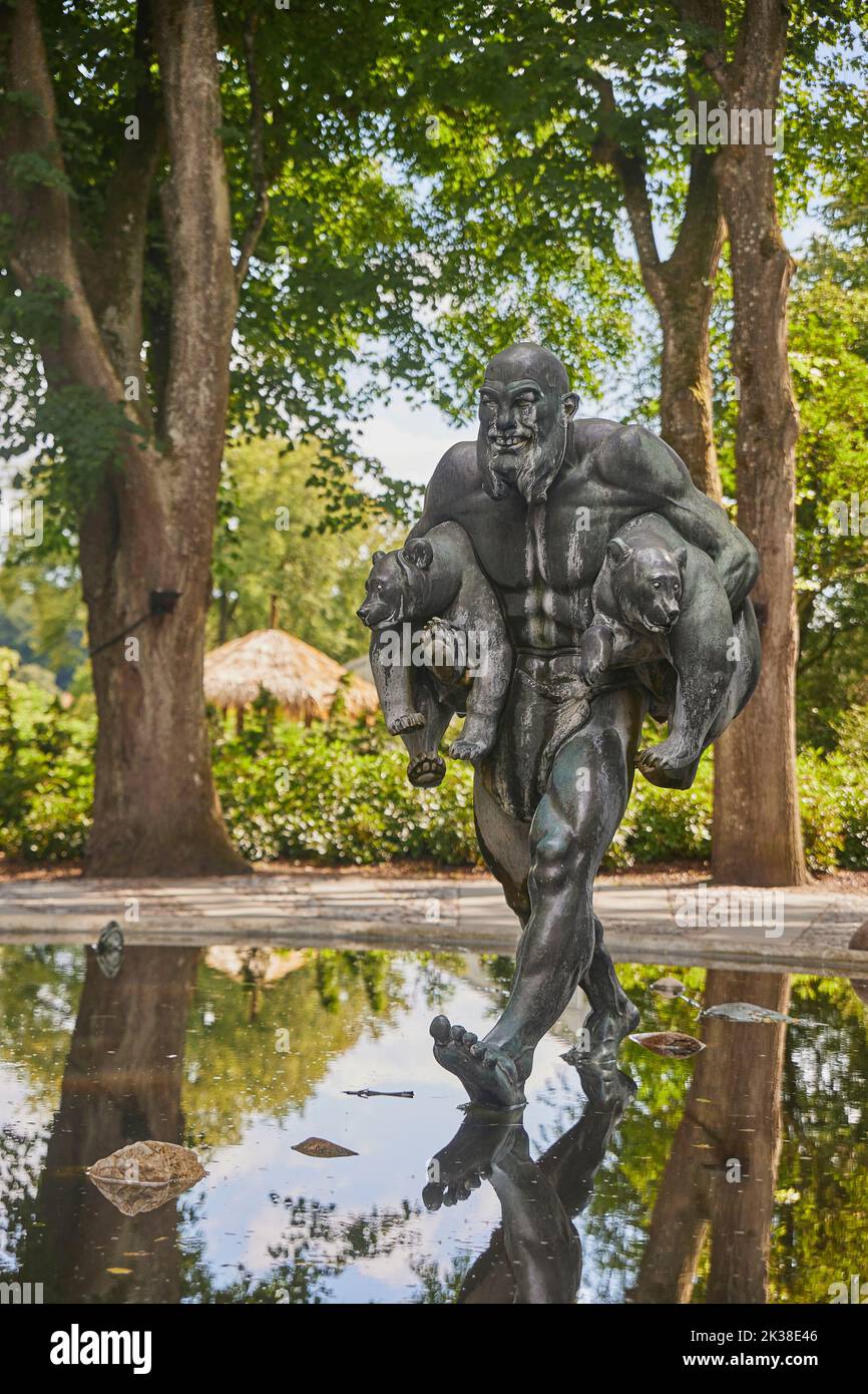 Animal statue at zoo hi-res stock photography and images - Alamy