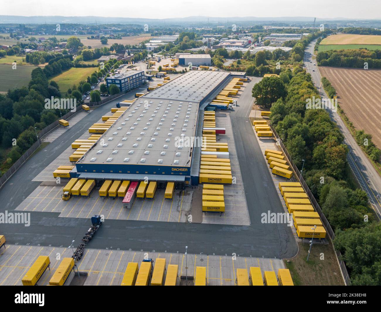 Lagerhalle lkws hi-res stock photography and images - Alamy