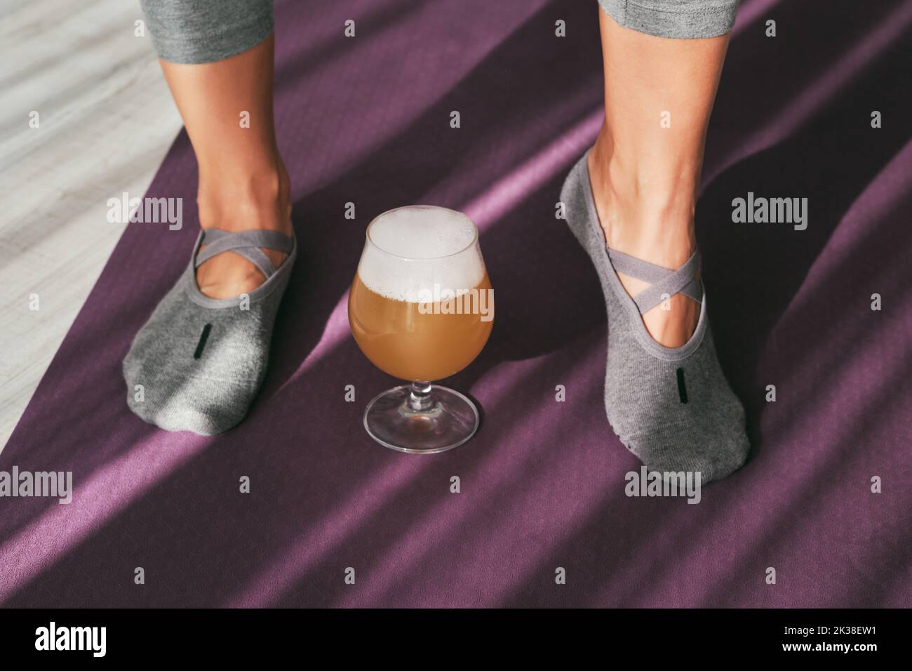 The glass slipper hi-res stock photography and images - Alamy