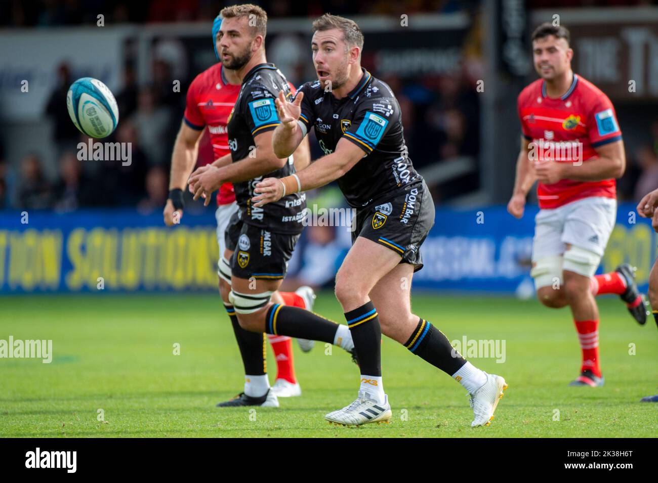 Dragons rugby jj hanrahan hi-res stock photography and images - Alamy