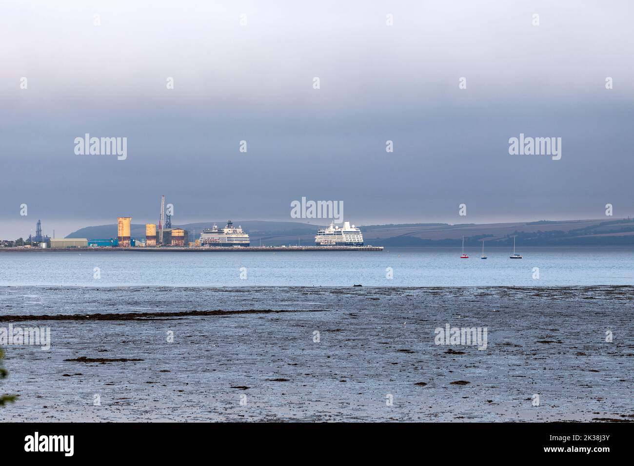 Luxury cruise uk hi-res stock photography and images - Alamy