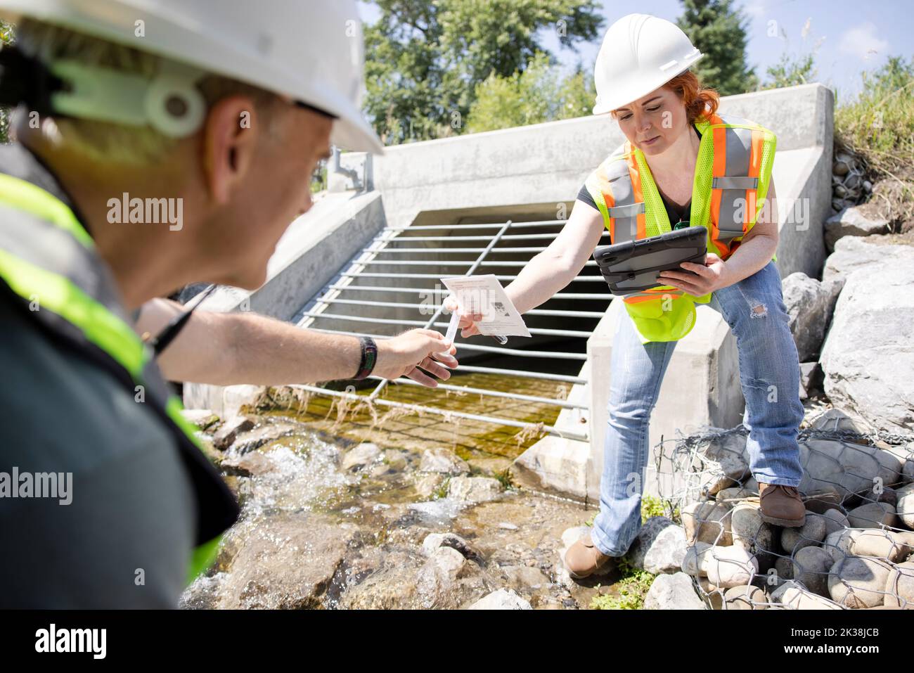 Quality inspectors hi-res stock photography and images - Alamy