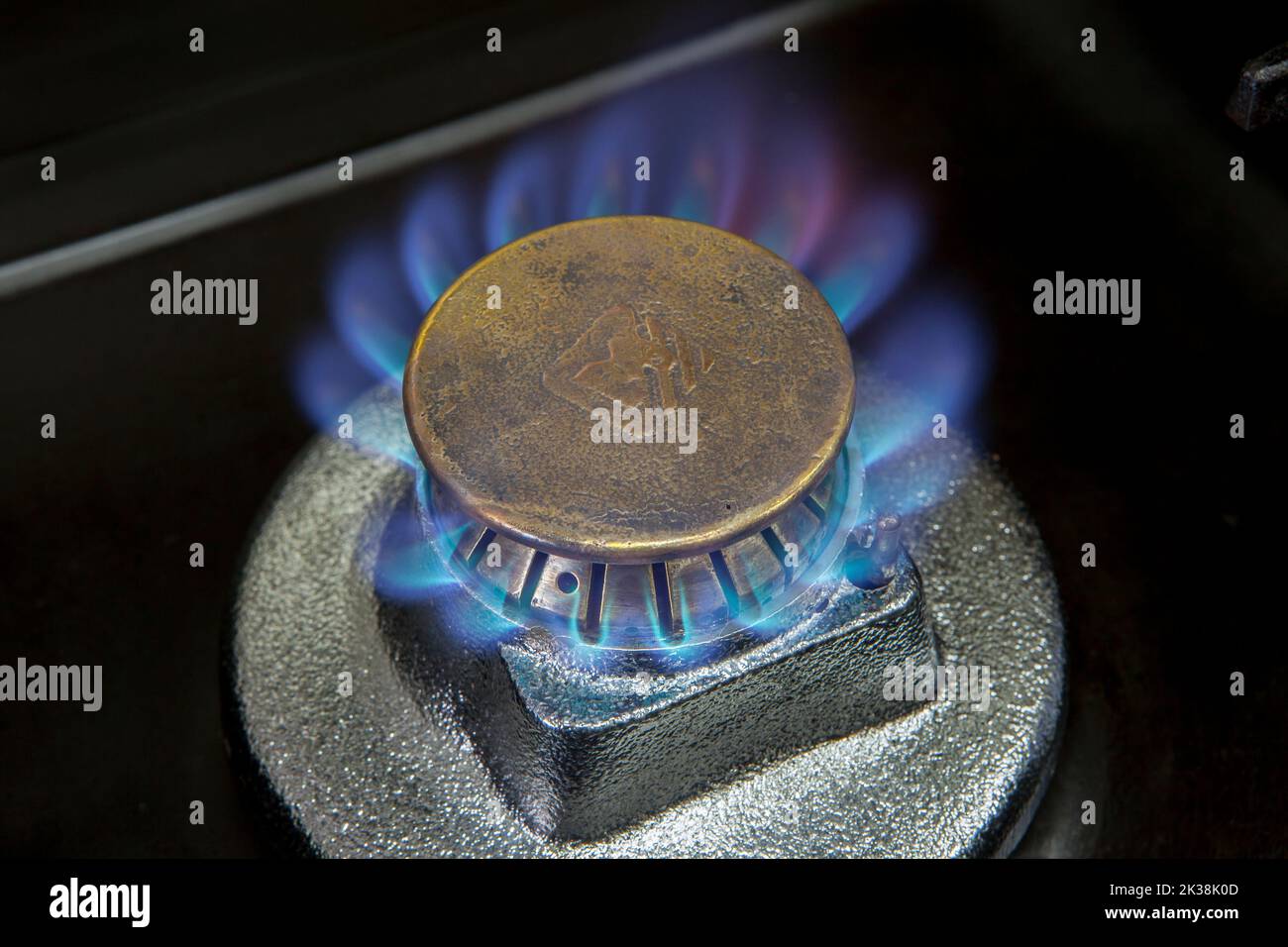 Flame on a gas cooker Stock Photo - Alamy