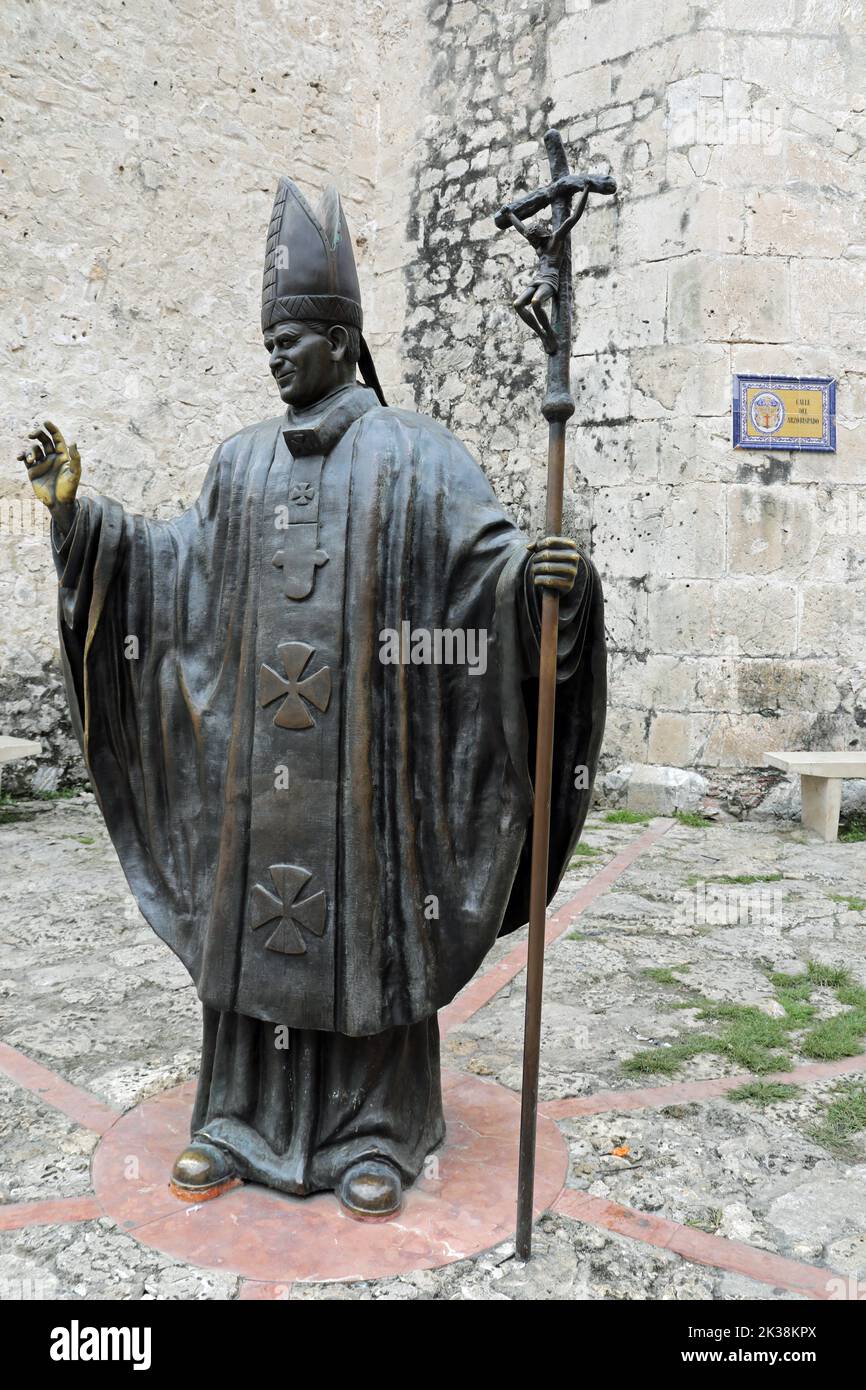 Commemorative statue of Pope John Paul ll in Cartagena erected after ...