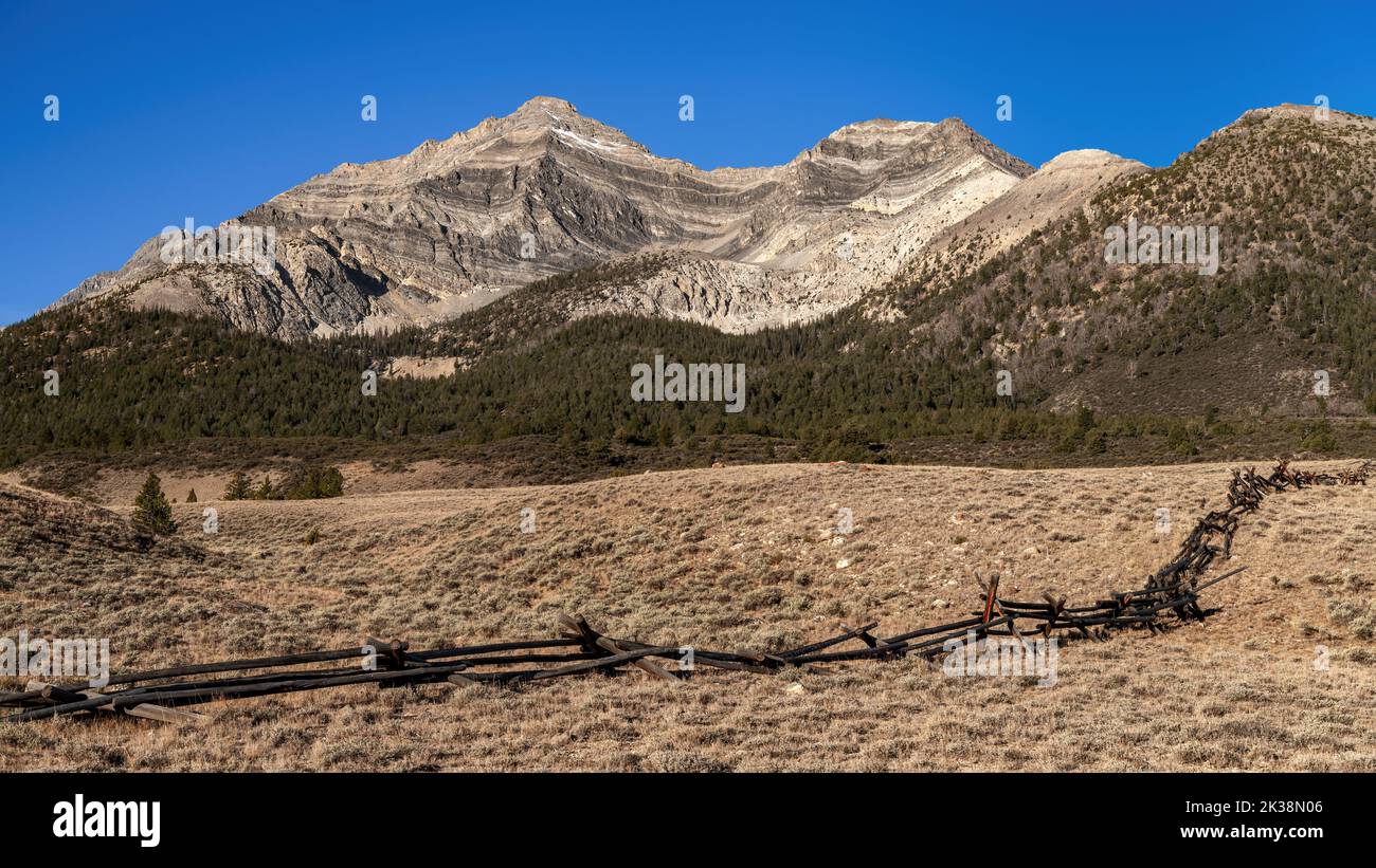 Wilderness scene hi-res stock photography and images - Alamy