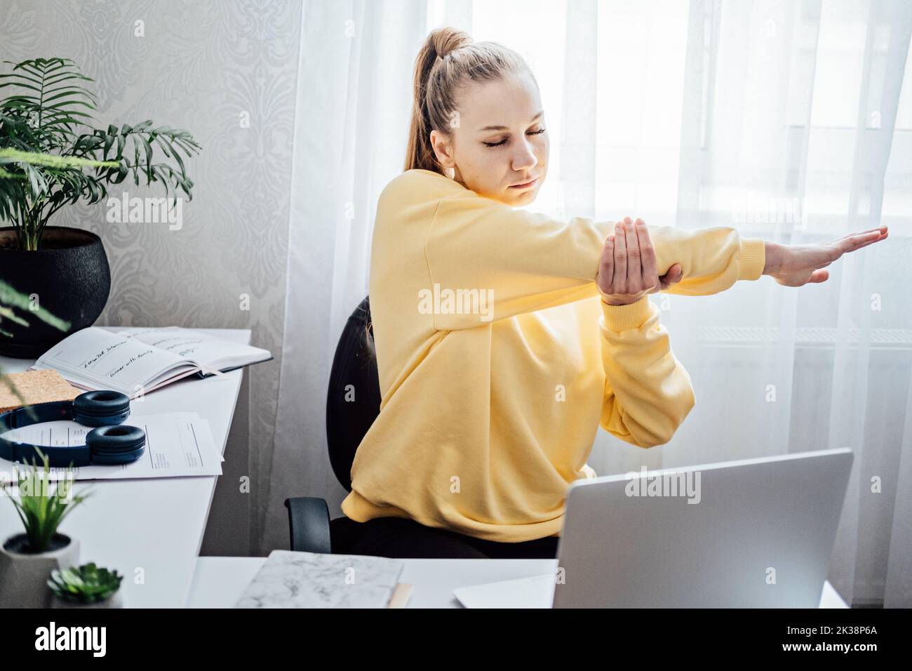 Workout at work. Office Exercises at desk, Desk Friendly Workplace ...