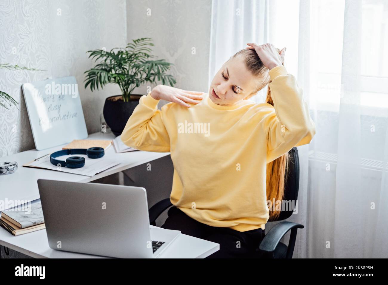 Workout at work. Office Exercises at desk, Desk Friendly Workplace ...