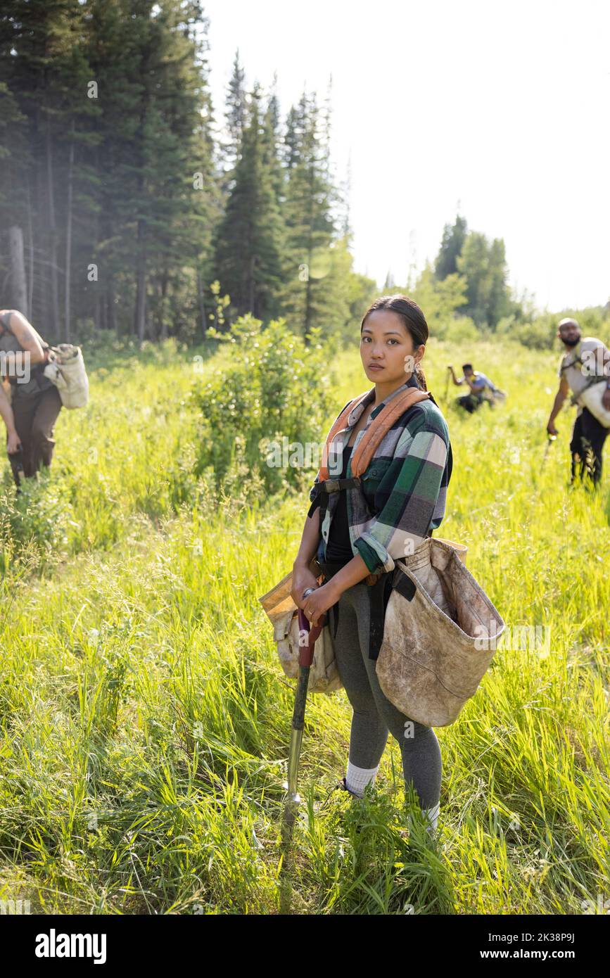 Conservation volunteers hi-res stock photography and images - Alamy