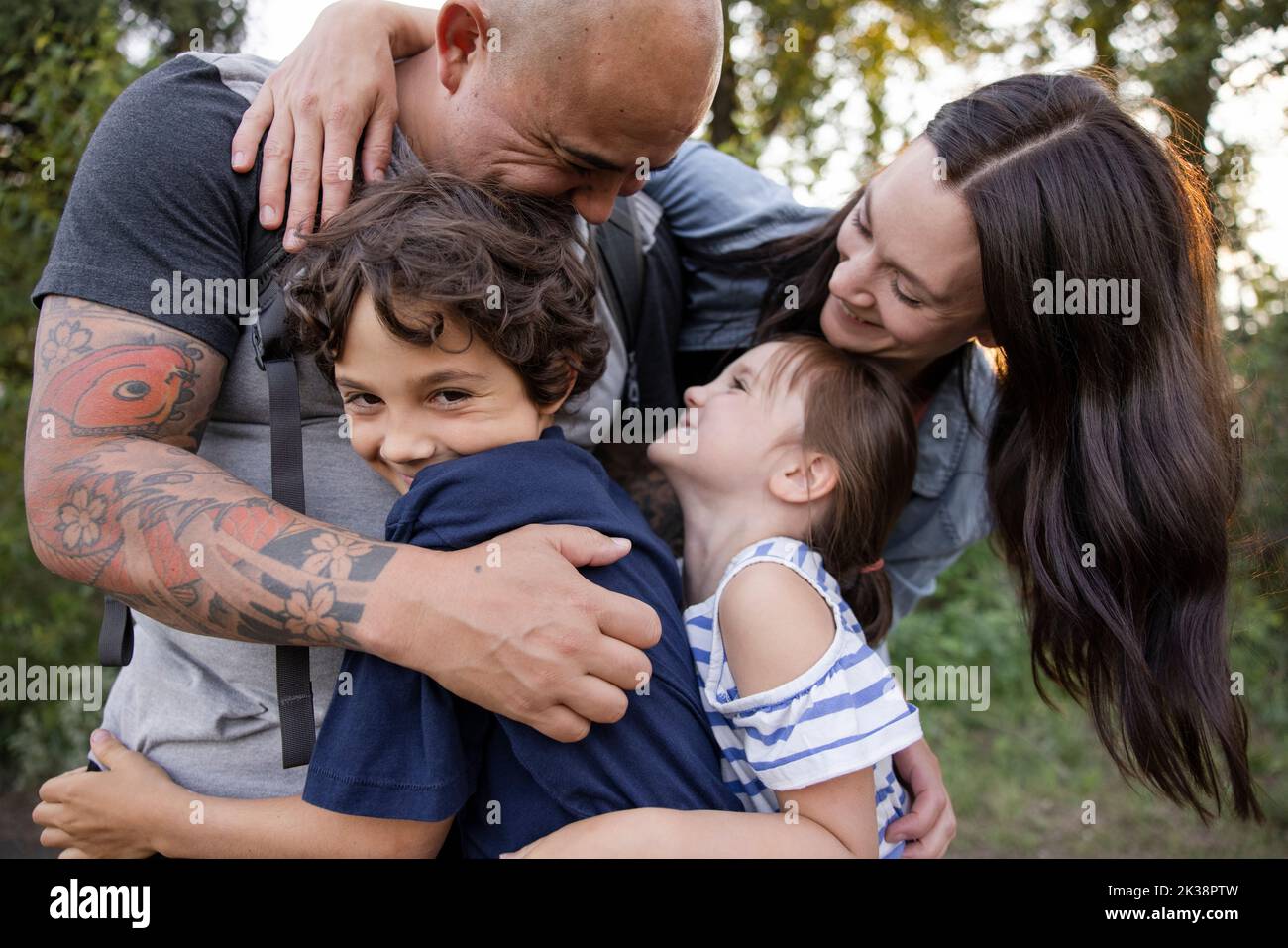 Family group hugging hi-res stock photography and images - Alamy