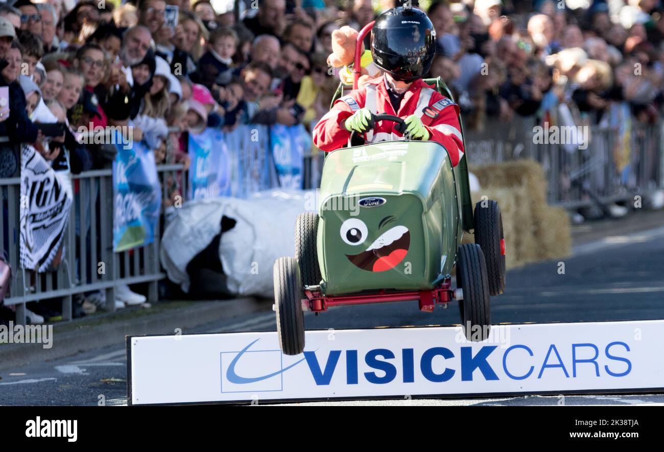 Crowds gather to enjoy the hilarious soapbox challenge along the steep ...