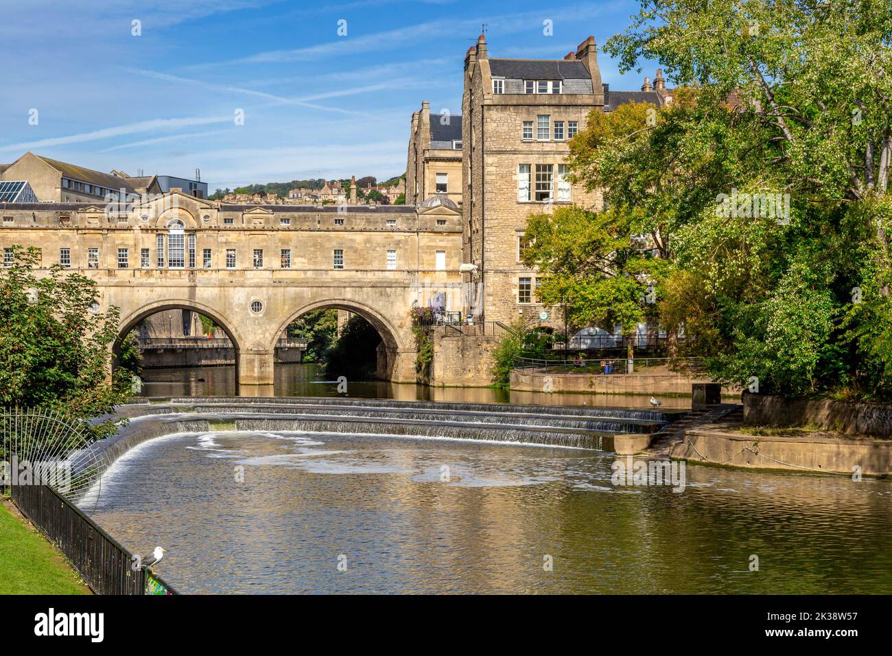 Pulteney Bridge and weir in the city of Bath, Somerset, UK Stock Photo ...