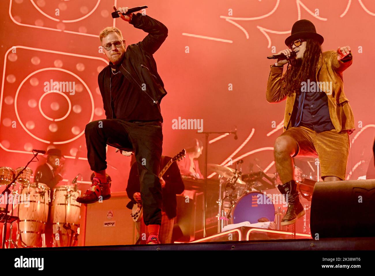 Berlin, Germany. 25th Sep, 2022. Singers Peter Fox (l) and Dellé of the ...