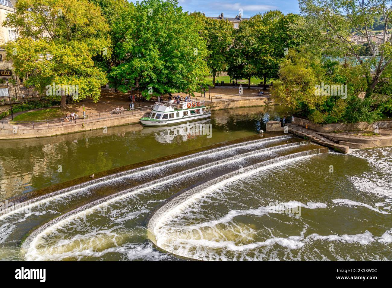 Pulteney Bridge and weir in the city of Bath, Somerset, UK Stock Photo ...
