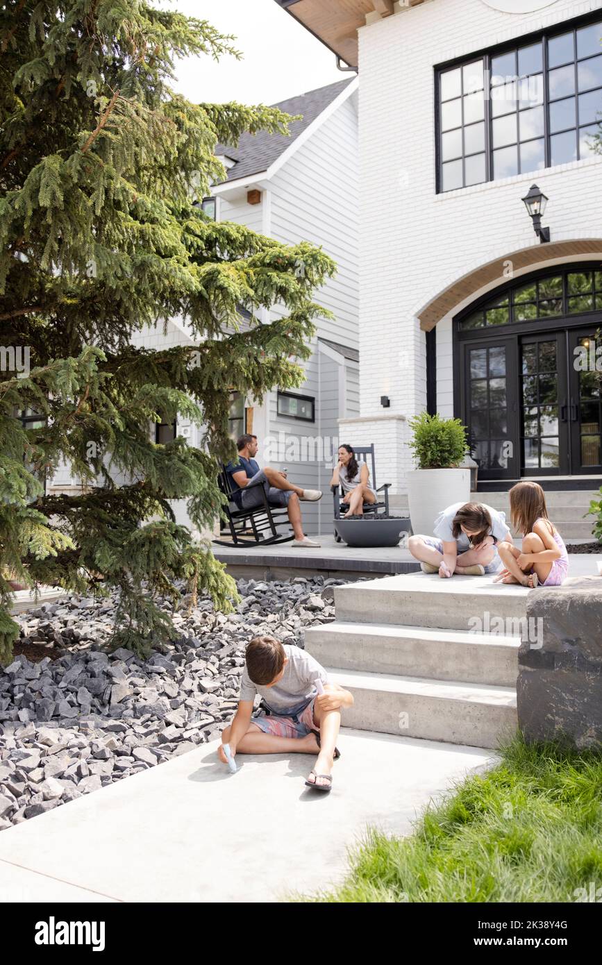 House relaxing hi-res stock photography and images - Alamy