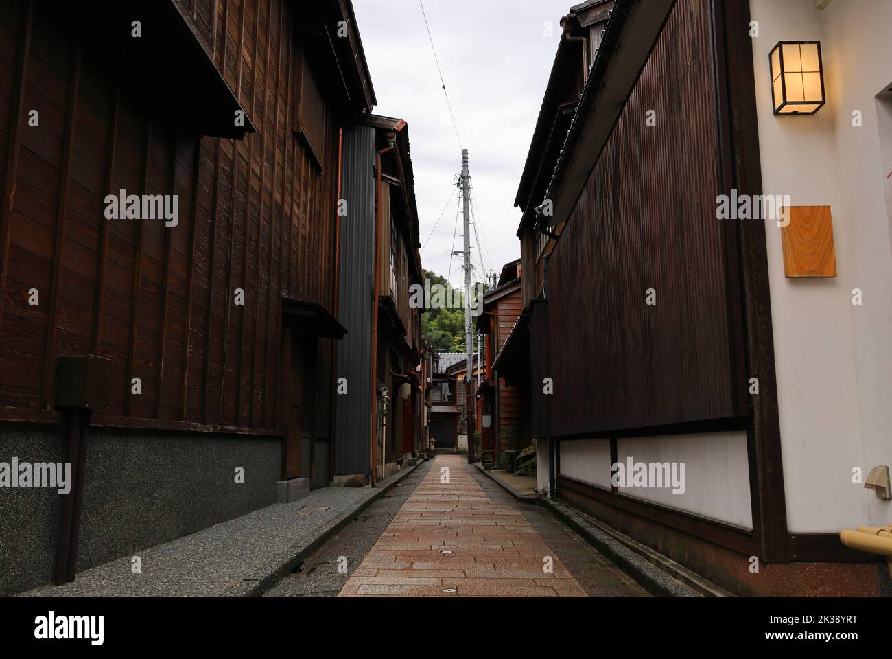 Scenery of the ancient capital of Japan "Kanazawa Higashi Chaya ...